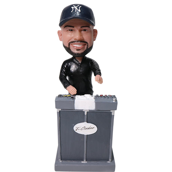 DJ Bobblehead Custom Like You – Bobbleheadcustom.ca